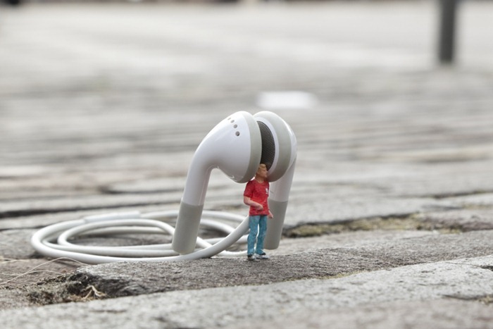 Miniature Street Art by Slinkachu | Amusing Planet